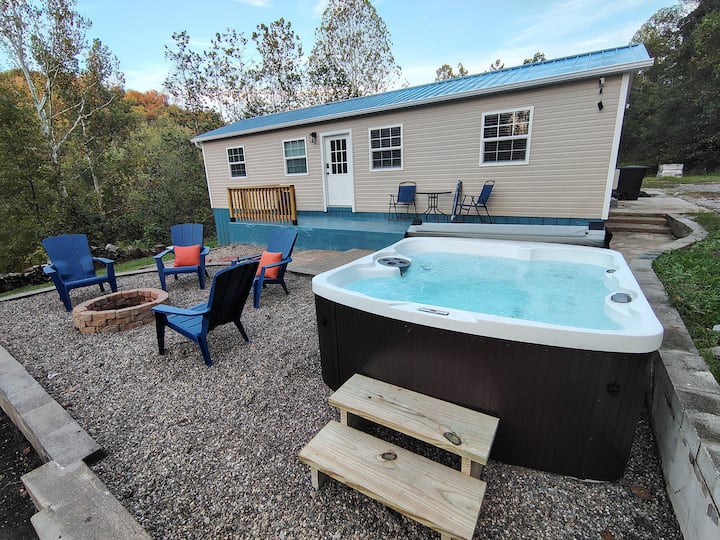 Secluded Mountain Getaway With Hot Tub & View - Charleston, WV