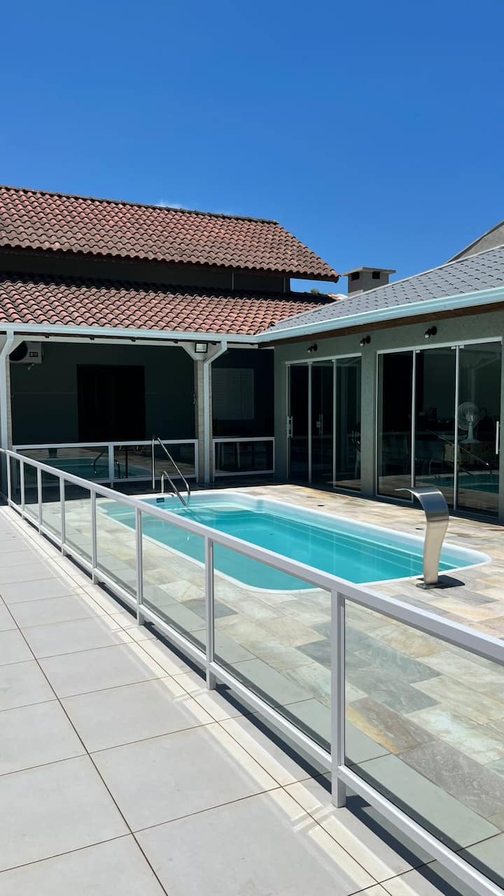 Casa Com Piscina Aquecida A 2 Quadras Da Praia - Itapoá