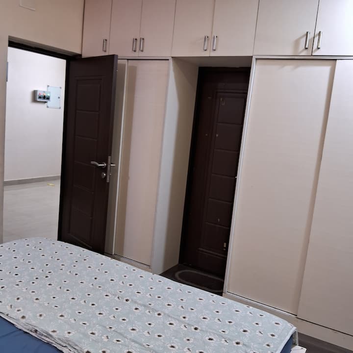 Stay At Velachery For Working Women - Chennai