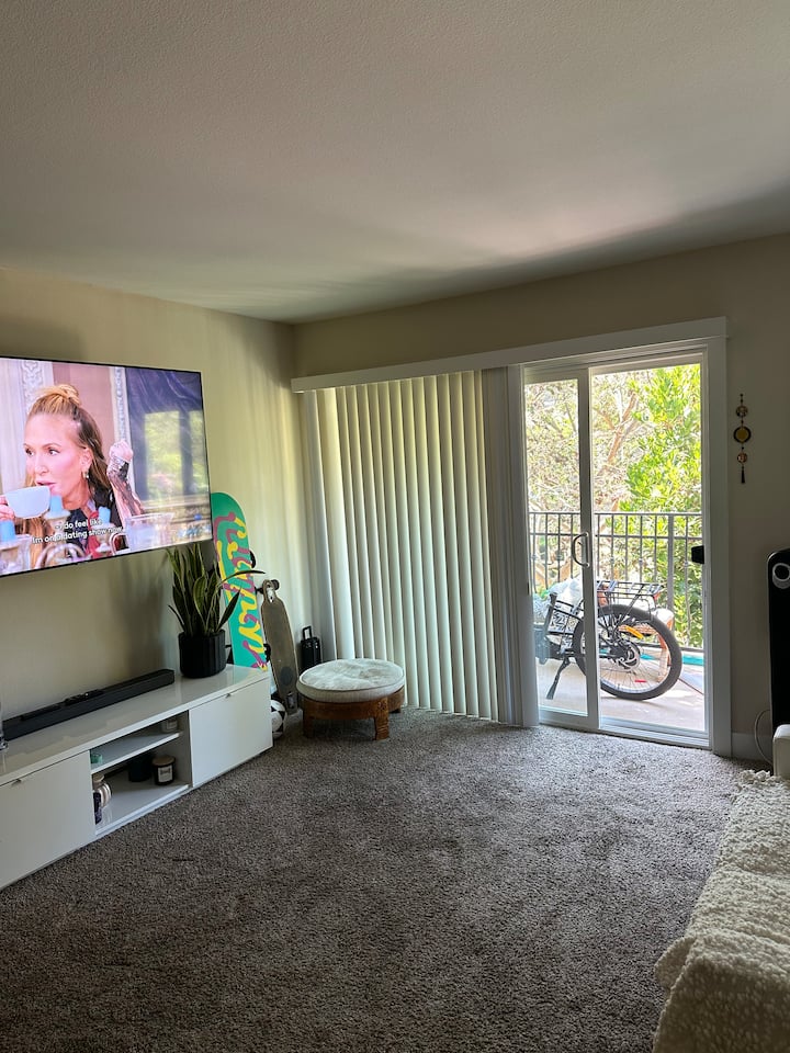 Studio Apartment Resort Style - Newport Beach, CA