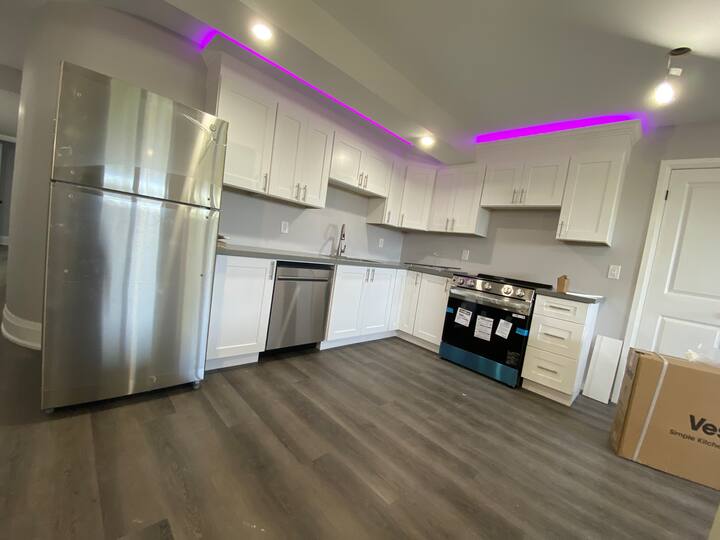 Luxury 2br Waterfront Apt W/ Pool In Wasaga - Wasaga Beach