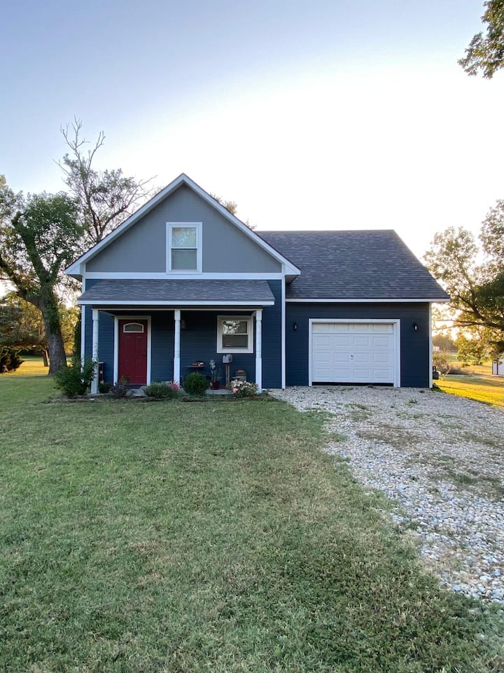 Little Blue Cottage - Kansas (State)