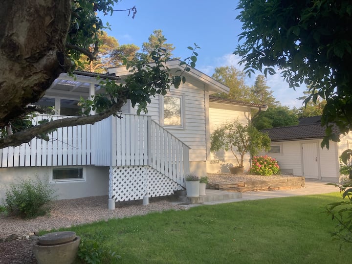 Mysig Stuga På Tjörn - Tjörn