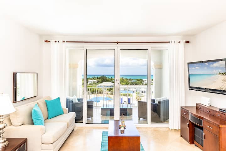 Stunnig Oceanview Studio W/ Balcony +Pools - Turks and Caicos Islands