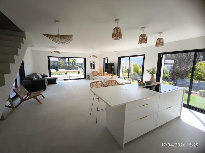 Villa Neuve Climatisée Piscine Jacuzzi- 20' Cannes - Mandelieu-la-Napoule