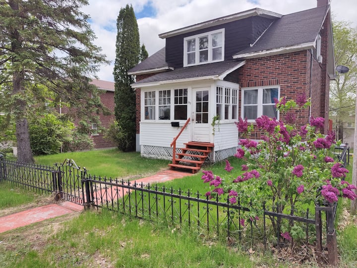 Quiet, Cozy Apartment, Close To Downtown - Greater Sudbury