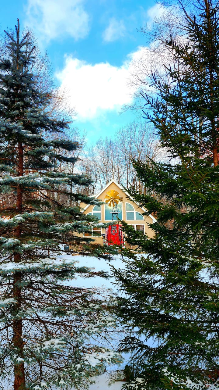 #1 Poconos Winter Ski Chalet New Jacuzzi Hot Tub - Pennsylvania