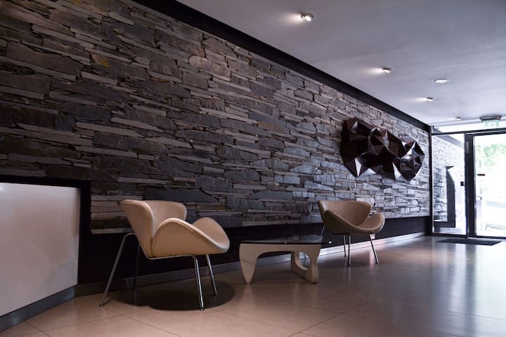 Depto -Peredo- Barrio Nueva Córdoba, By Apartcba - Córdoba