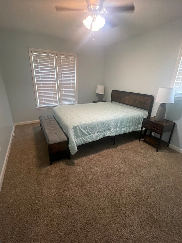 Private Bedroom But Shared Bathroom And House - Charleston, SC