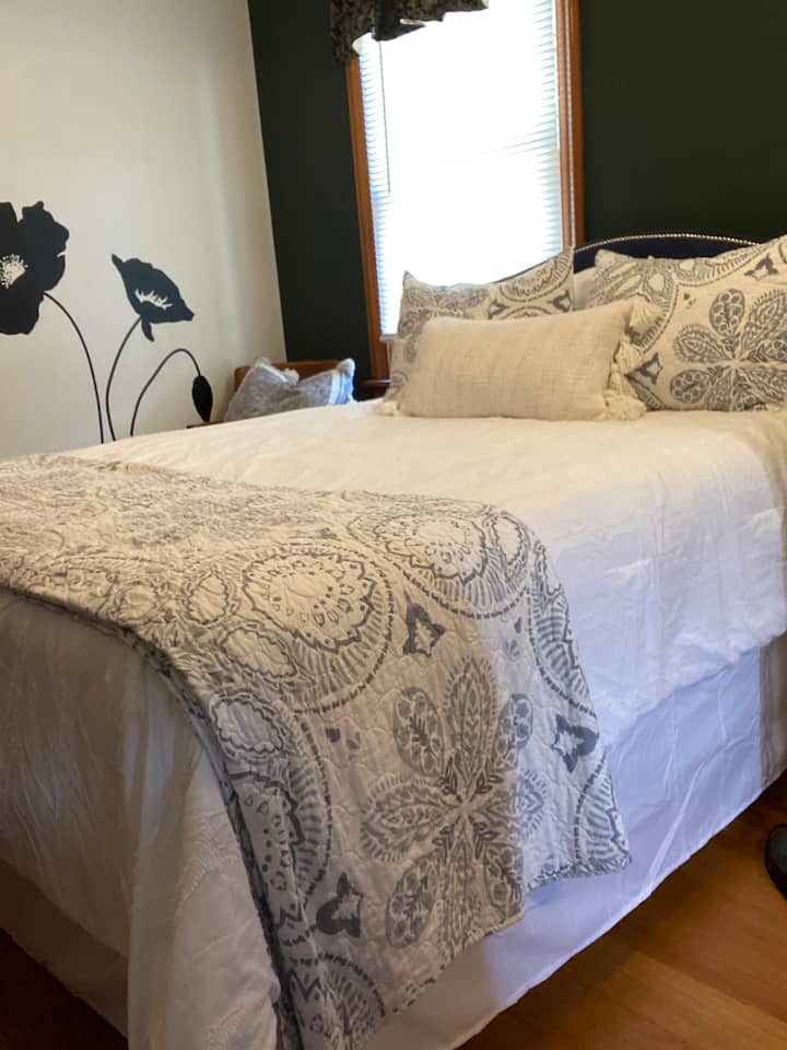 Cozy, Pet Friendly Retreat. Home Away From Home! - Lynchburg, VA