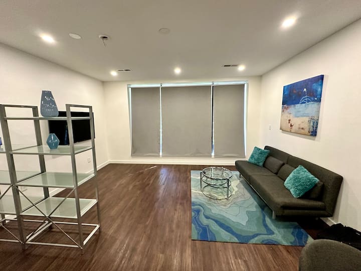 Bright Spacious Studio | Washer&dryer| Rittenhouse - Camden, NJ