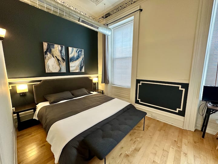 *King-bed Suite* Sleeps 4 * 65" Tv * Rittenhouse - 필라델피아