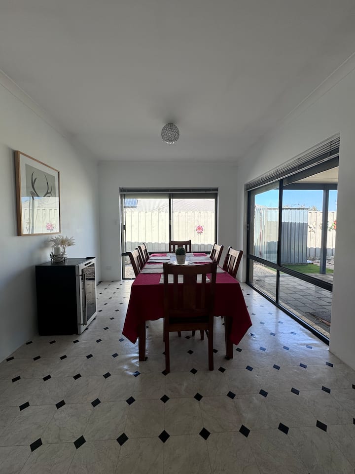 Entire Home In Ellenbrook - Perth