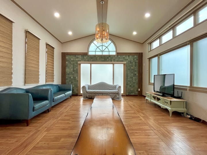 A Big House 4rooms 3toilets In Front Of The Beach - Jeju