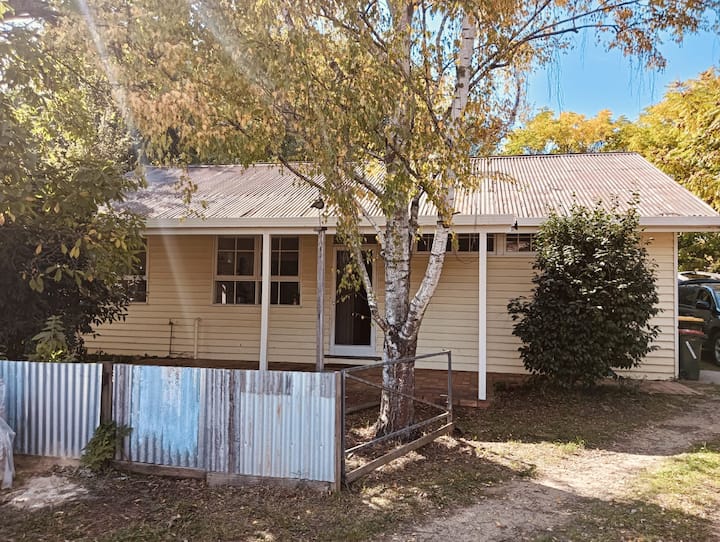 Bright Town Central 2bdr Home - Bright