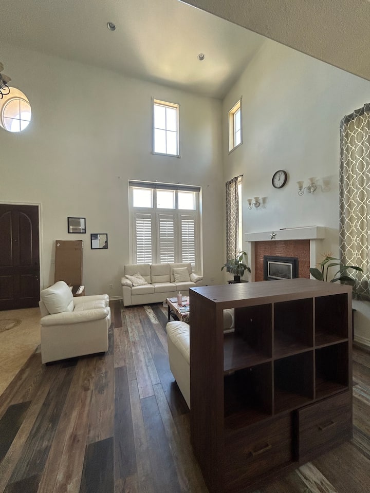 Cozy Connected Rooms - Apple Valley, CA