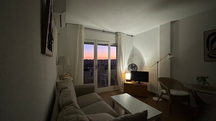 Beach Flat. Nice Views. Elevator. A/c. Wifi. - Cunit