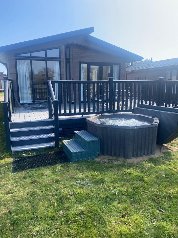 Alderney Park Lodge 2-beautiful High Quality Lodge - Hampshire