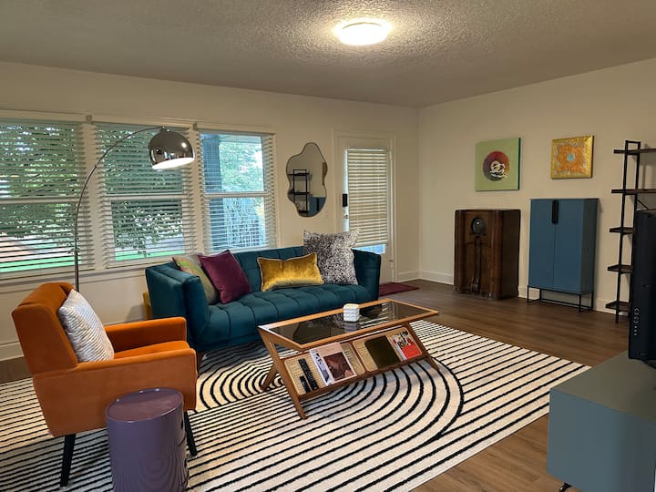 Mid-century Artistic Farmhouse W/hot Tub - Sandy, OR
