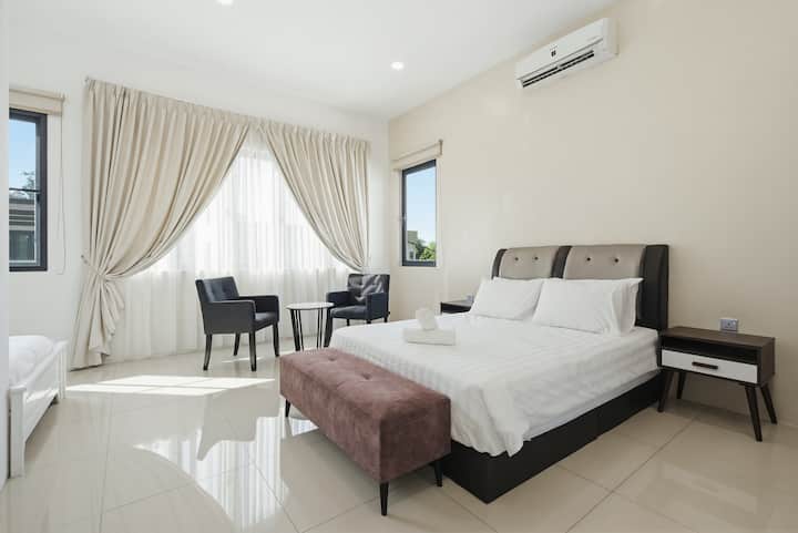 Hillside House 2  {Ipoh Garden} {Hillview} {9 Pax} - 怡保