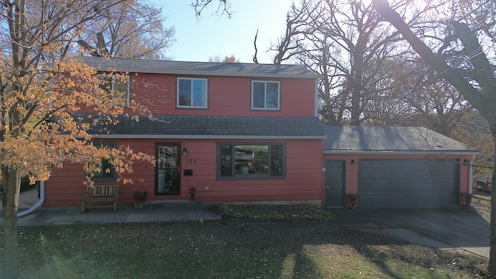 Unique "Little Italy" Apartment - Des Moines, IA