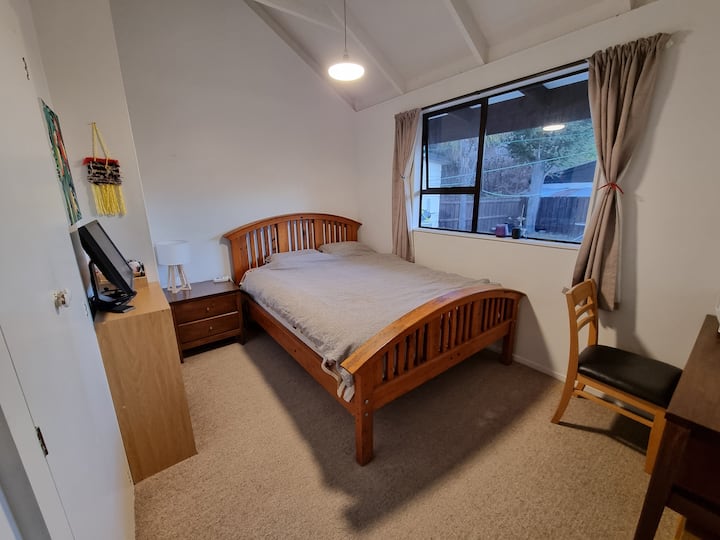 Sunny Double Room In Frankton - ニュージーランド クイーンズタウン