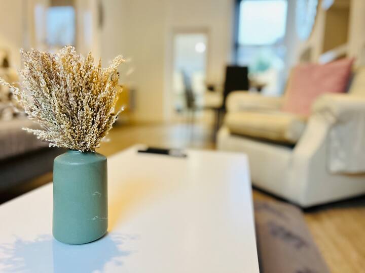 Heath Park Home With Parking Near Shops - Cardiff