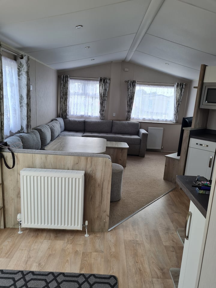 Modern 8 Berth Static Caravan - Ingoldmells