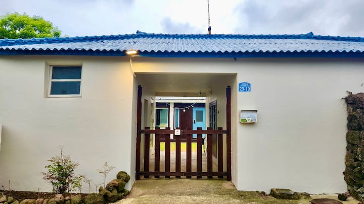 퐁낭거리｜하루 한 팀, 찐 감성 촌캉스 - Jeju-si