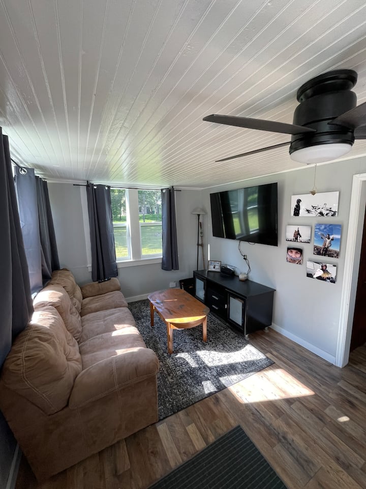 The Lakewood Cabin - North Dakota