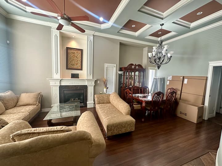 Spacious 5 Bdrm 4 Bath /Parking - Trinity Western University