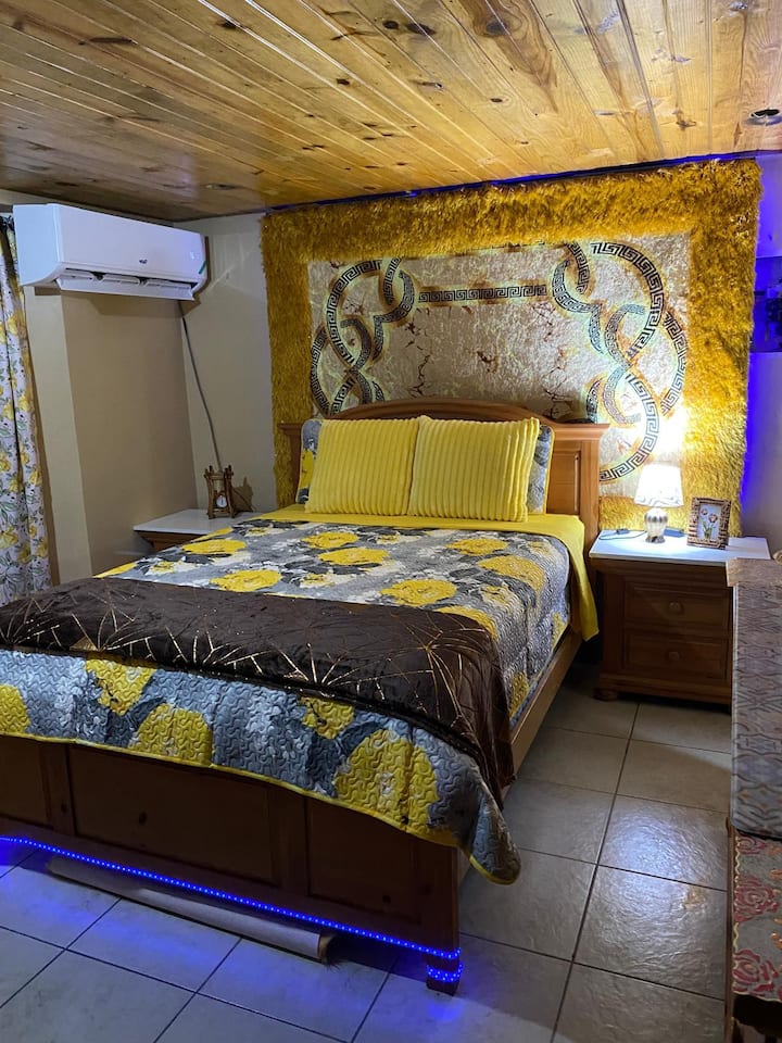 Omar's Villa Golden Retreat 15min To Airport/beach - Montego Bay