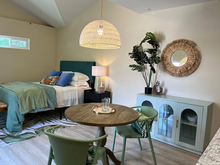 Palmy Jungalow, A Serene Studio - Mount Dora, FL