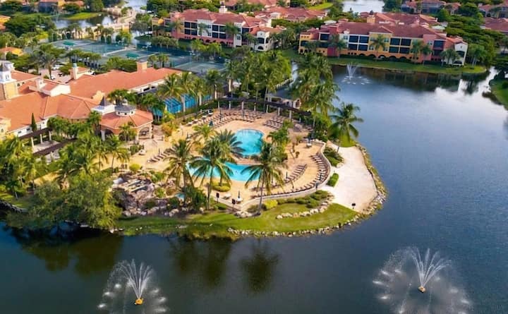 Spacious 3 Bed 2 Bath Condo W/resort Amenities - Estero, FL