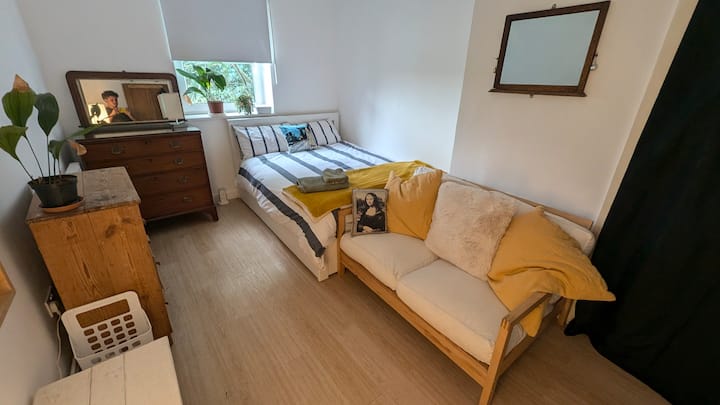 Bright Double Room - London