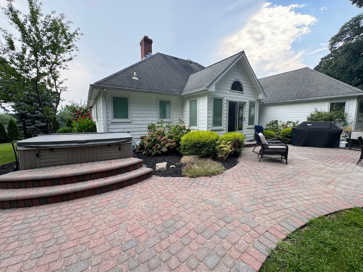 Charming North Fork Ranch - Broadway, NY