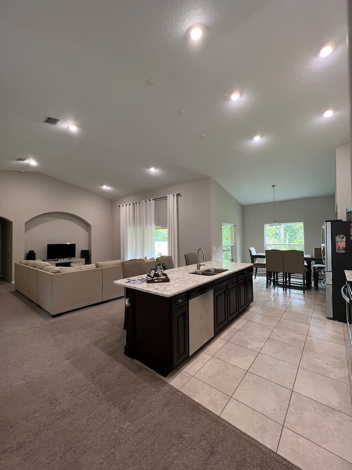 Waterfront 4br Retreat | 12 Min To Beach Sleeps 11 - Palm Coast, FL