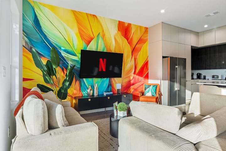 Downtown Dallas Retreat: Entertainment & Comfort - Dallas, TX