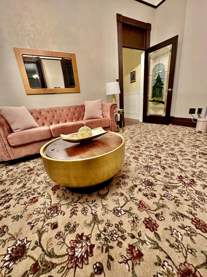 Rare! Downtown Luxury Loft! - Albany, OR