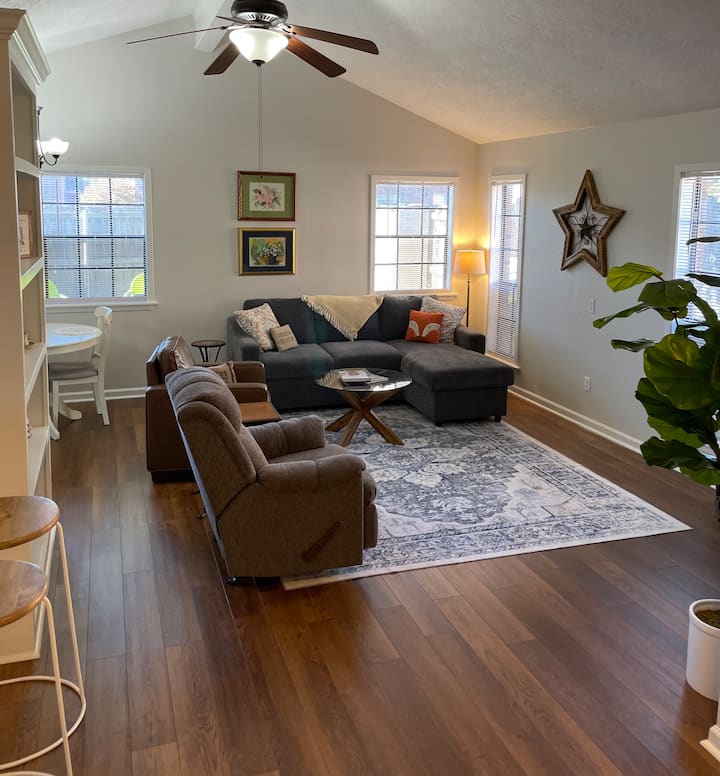 Lola’s Retreat At Cross Timbers - Bryan, TX