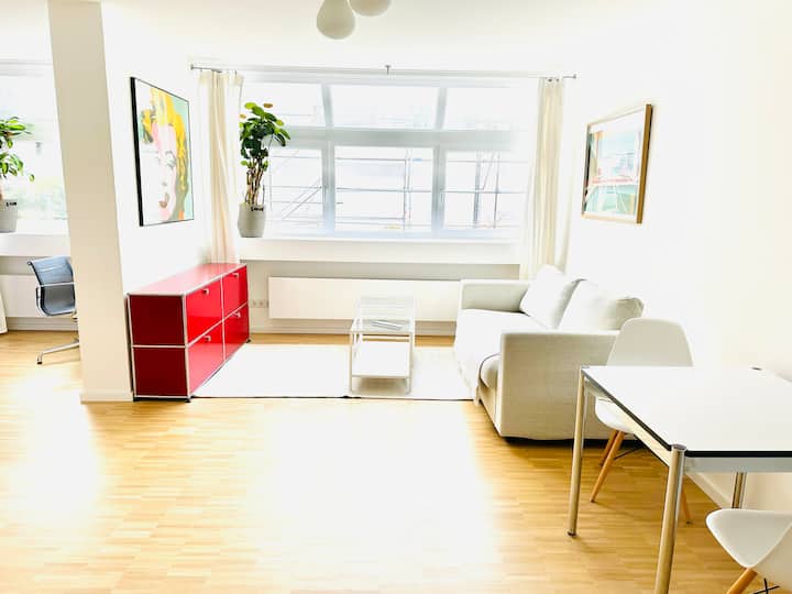 Magnificent City Apartment Near Alster Vitra X Usm - Hamburg