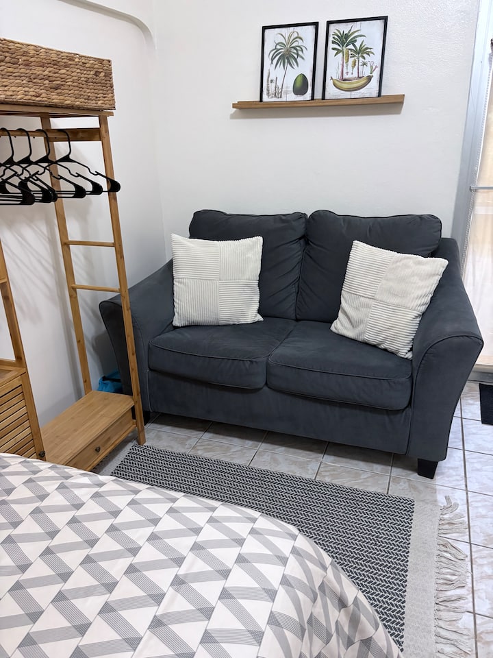 Cozy Studio Close To Hospital, Beach & Restaurants - Cayman Islands