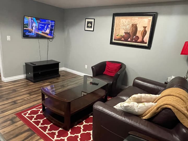 Comfy & Private 2 Bedroom Suite - Fort McMurray