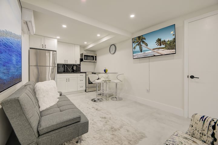 Design District Cottage - 