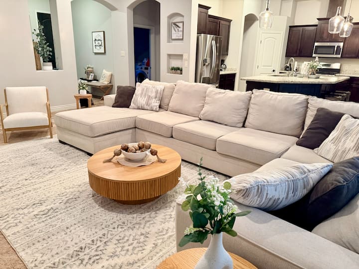 Luxury Modern Farmhouse W/ Theater & Chefs Kitchen - Yuma, AZ