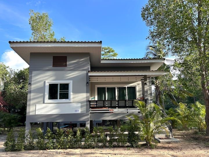 Gizem’s Coconut Lane Oasis - Ko Pha-ngan