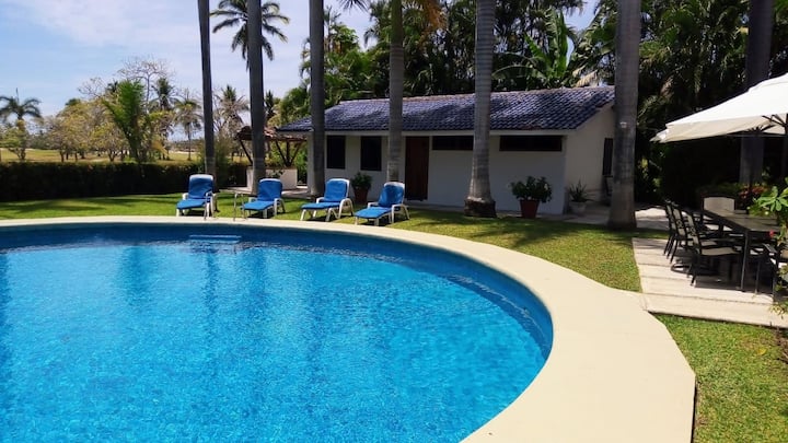 Hermosa Casa En Campo De Golf - 지후아타네호