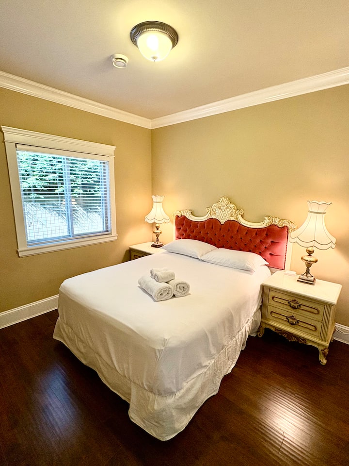 Private Entry, No Shared Spaces, 2 Beds. - Delta