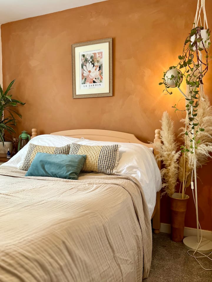 Stylish Private Room & Bathroom - St Austell