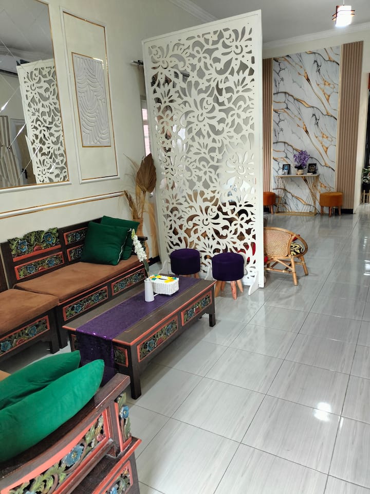 Taman Salak Homestay (5br Entire House) - Madiun
